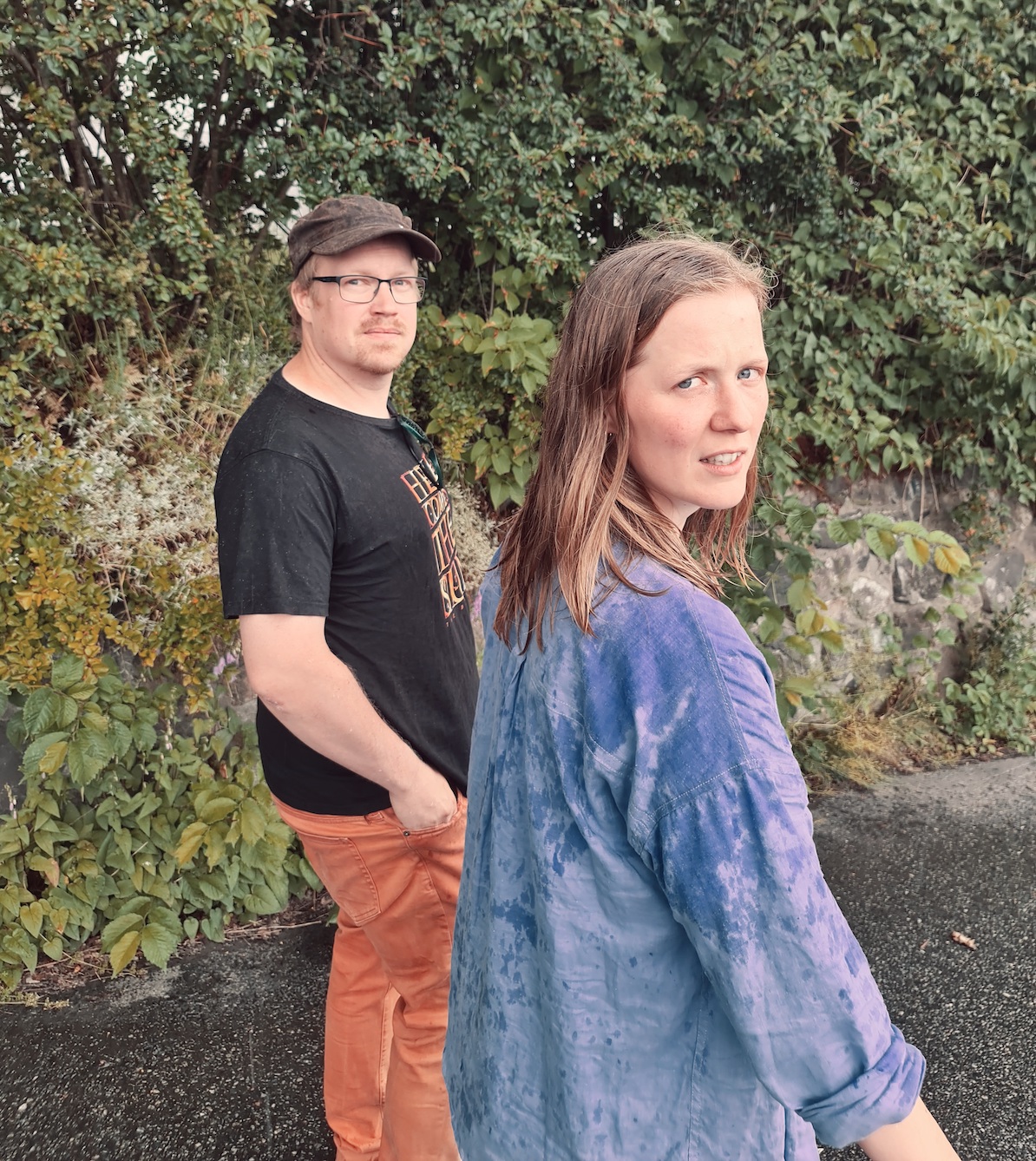 'Juicy Gossip' (From The Mothership) with Todd & Karen - The Indie Grid